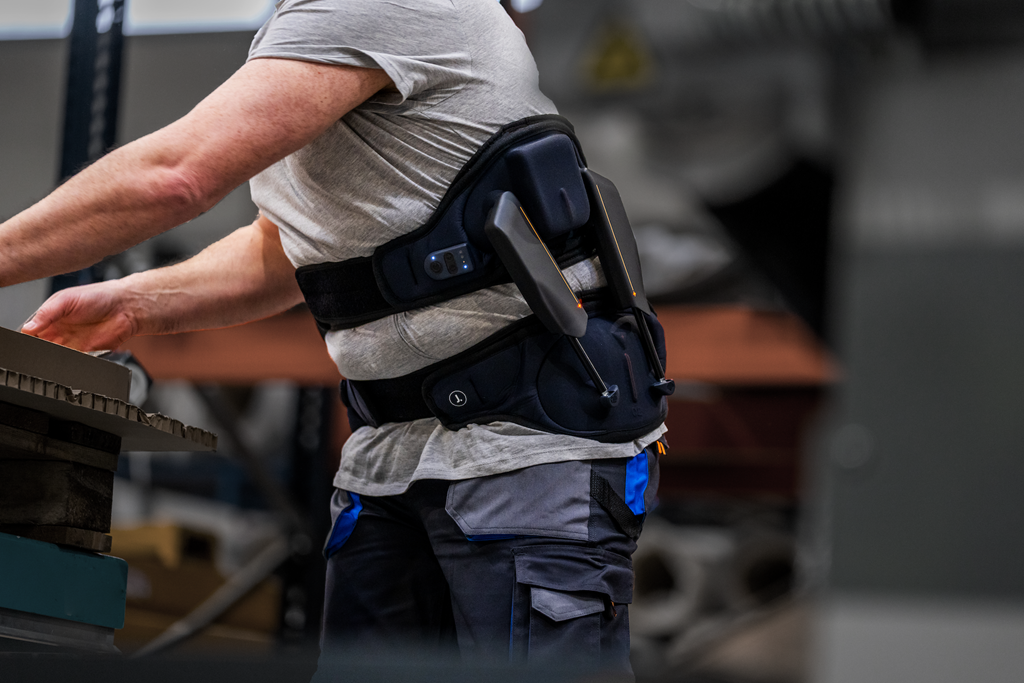 Avec ses exosquelettes, Japet Medical décharge le dos des travailleurs ...